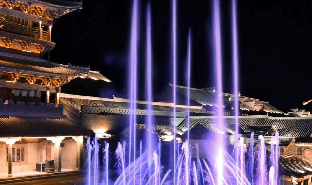 One-Day Tour to Gubei Water Town in Miyun, Beijing + Great Wall Musical ...